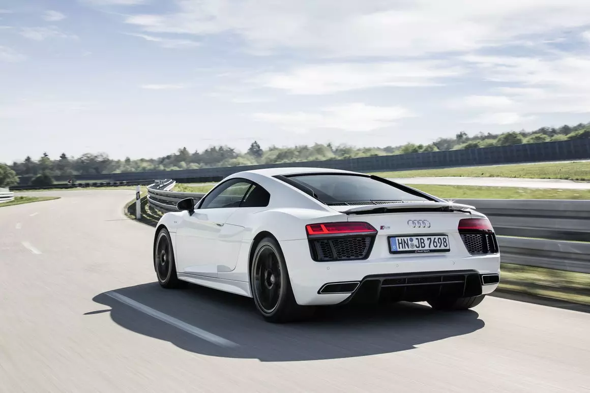 រថយន្តម៉ាក Audi R8 V10 RWS រថយន្តខាងក្រោយកង់ខាងក្រោយកង់ខាងក្រោយត្រូវបានបង្ហាញជាផ្លូវការ។ 23303_2