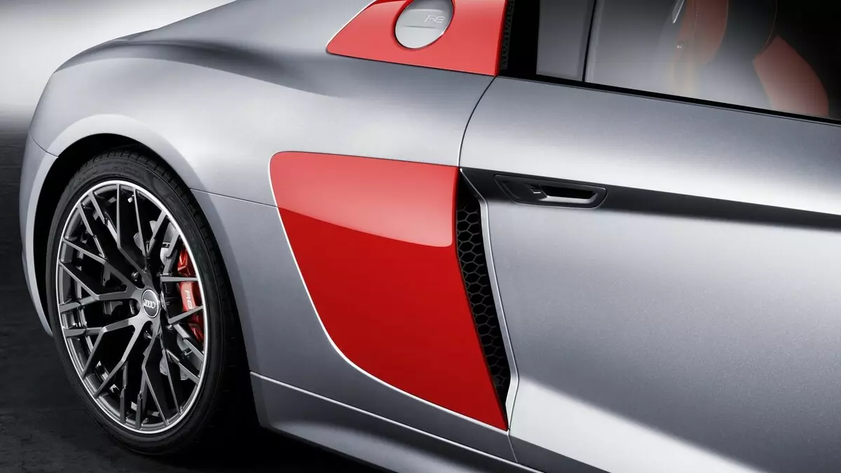 Fuair ​​Supercar Audi R8 leagan speisialta 23307_8