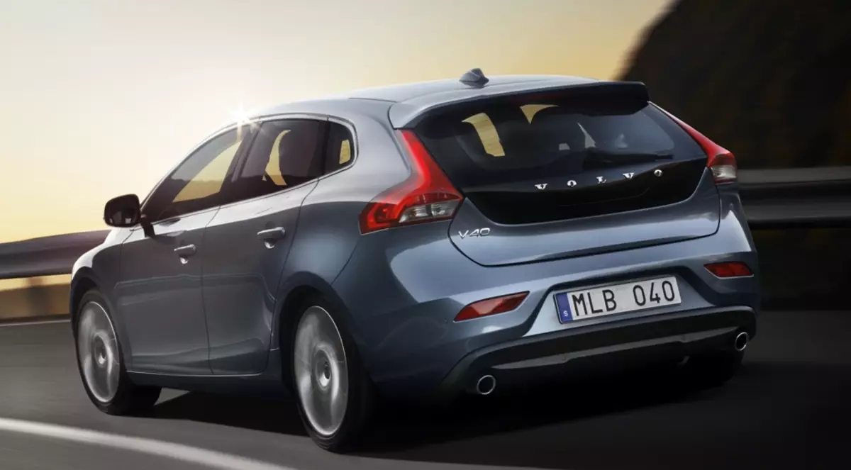 New Volvo V40 dê guhertoyek hybrid bistîne 23316_3