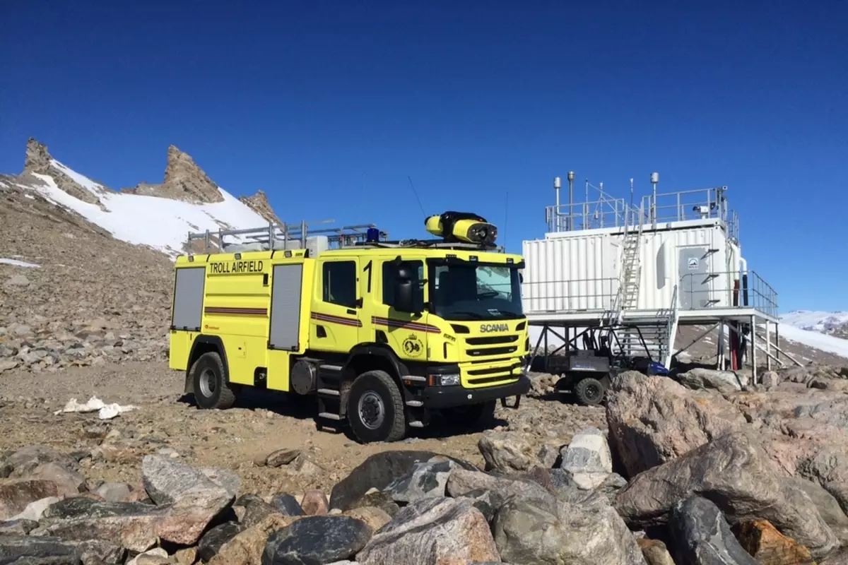 466362_Highres_fire-Truck-Scania-Antarktisz-4.jpg
