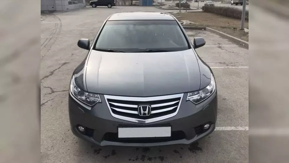 Tìm kiếm sự mất mát thể thao: Có đáng để mua Honda Accord VIII cho 750 nghìn rúp 23363_13