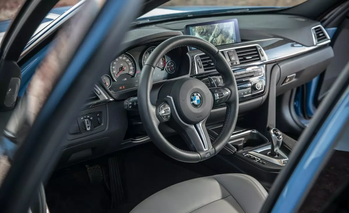 100,000 គីឡូម៉ែត្រដែលមានកញ្ចប់ការប្រកួតប្រជែង BMW M3: អាចទុកចិត្តបាននិងសន្សំសំចៃ 23398_2