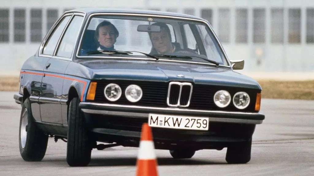 Comparar Vaz-2106 e BMW 3 Series E21 23403_101