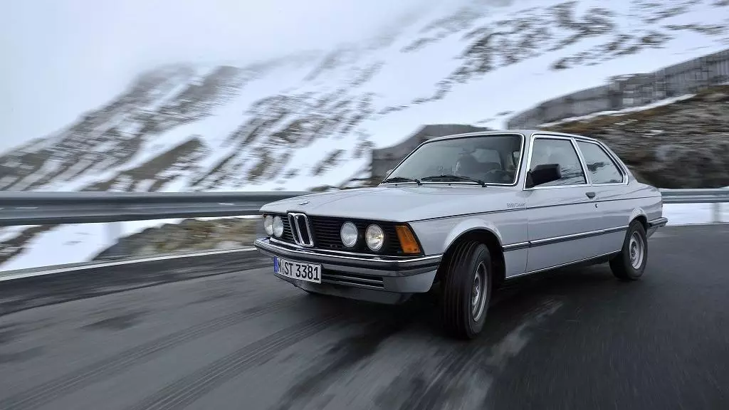 Fergelykje VAZ-2106 en BMW 3-searje E21 23403_102