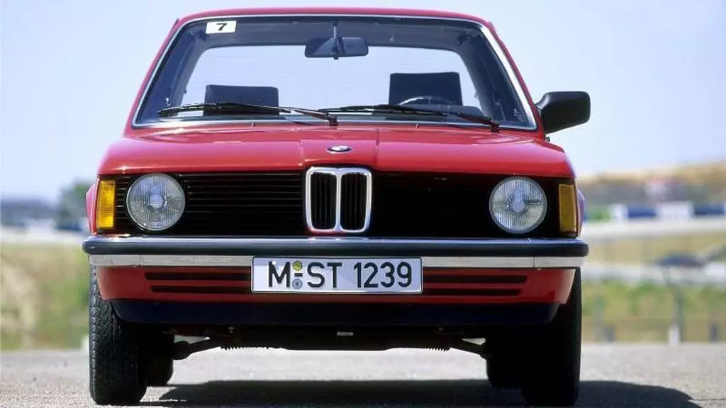 Comparar Vaz-2106 e BMW 3 Series E21 23403_31