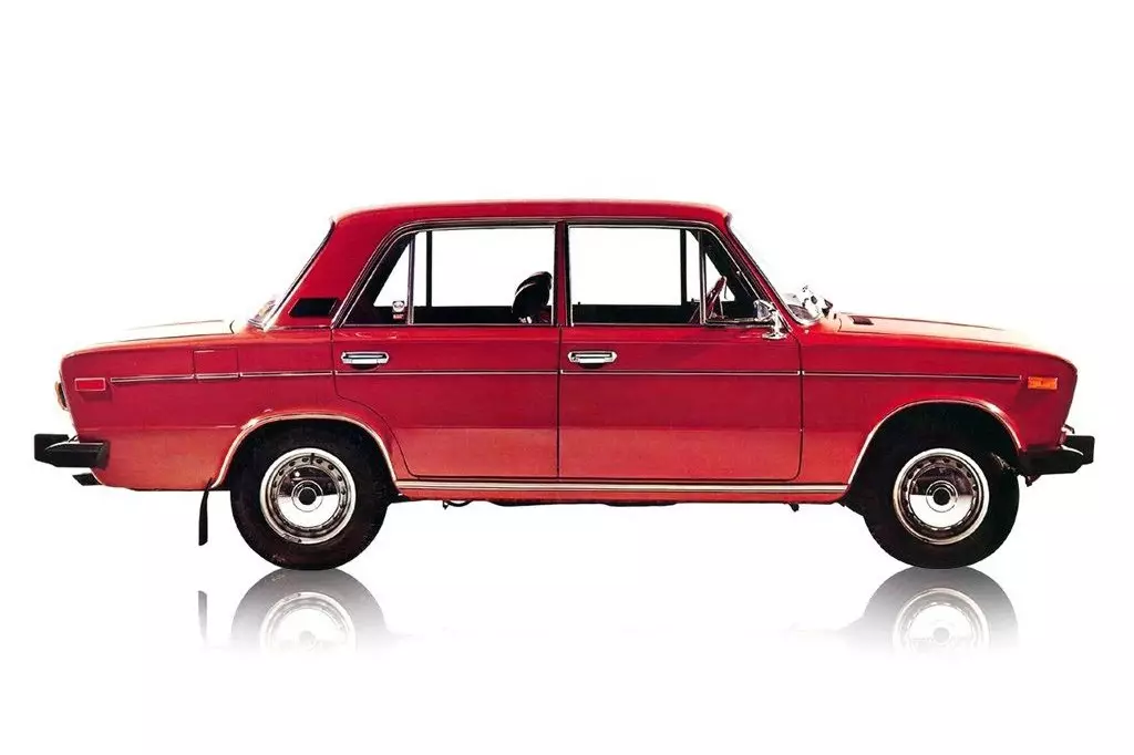 VAZ-2106 ve BMW 3 Serisi E21 karşılaştırın 23403_40