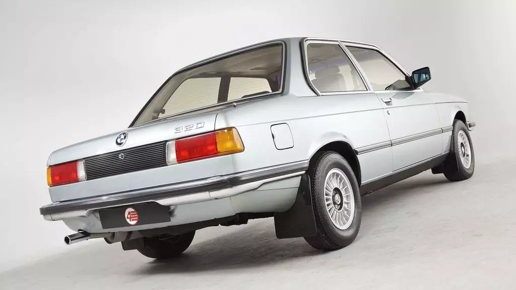 VAZ-2106 ve BMW 3 Serisi E21 karşılaştırın 23403_50