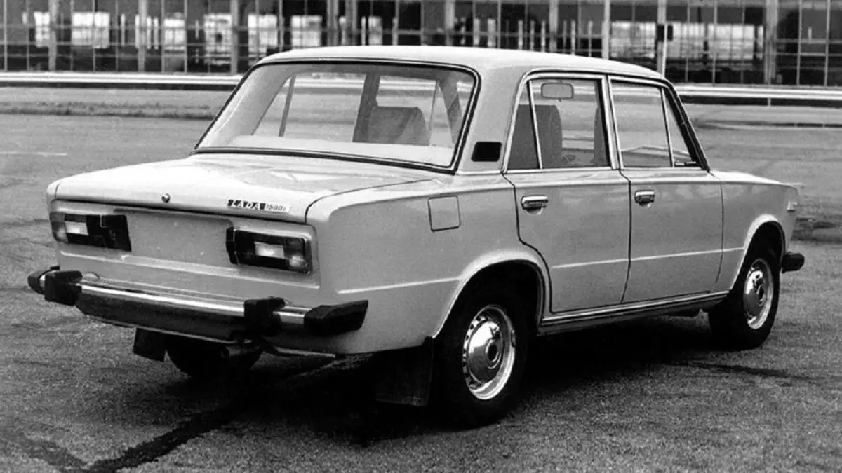 VAZ-2106 ve BMW 3 Serisi E21 karşılaştırın 23403_7