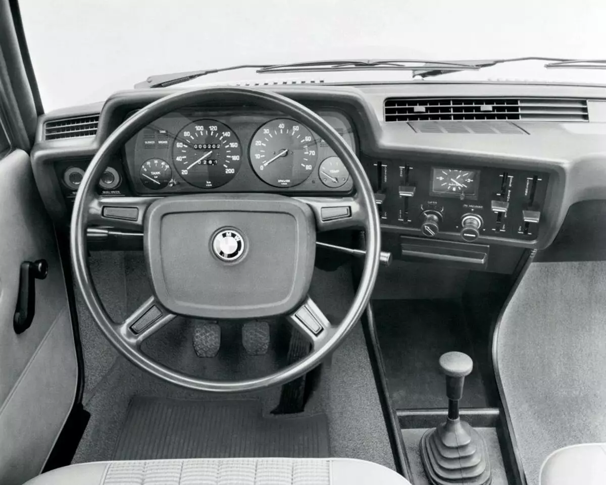 VAZ-2106 ve BMW 3 Serisi E21 karşılaştırın 23403_75