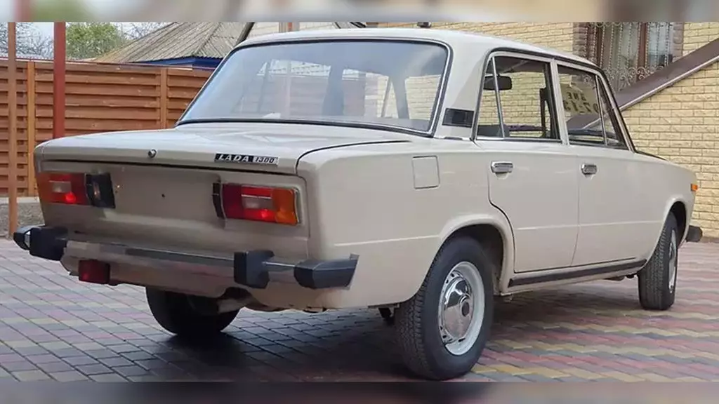 VAZ-2106 ve BMW 3 Serisi E21 karşılaştırın 23403_8