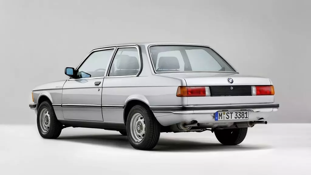 Fergelykje VAZ-2106 en BMW 3-searje E21 23403_90