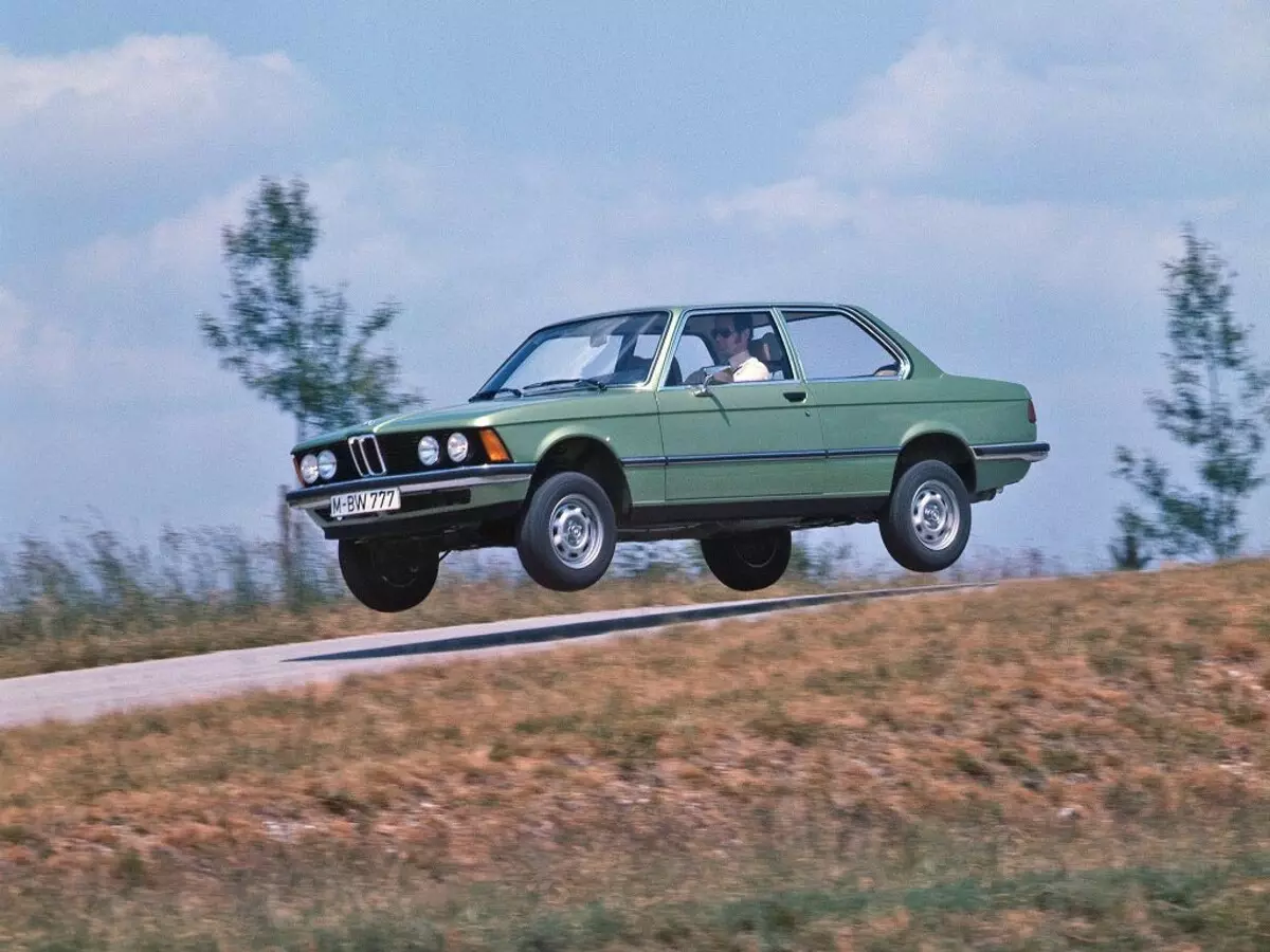 Fergelykje VAZ-2106 en BMW 3-searje E21 23403_92