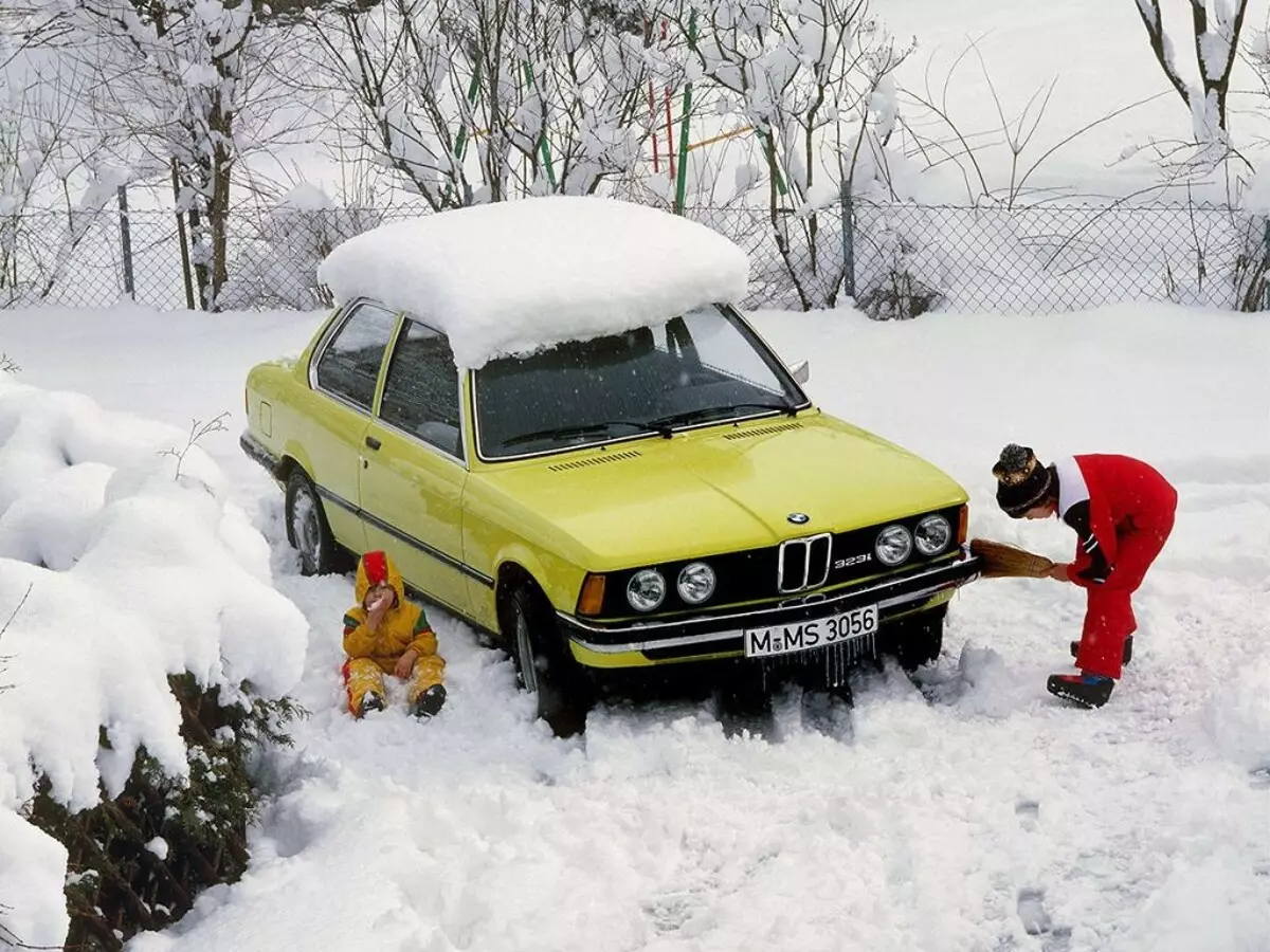 Fergelykje VAZ-2106 en BMW 3-searje E21 23403_96