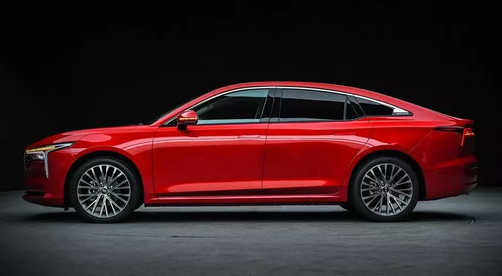 Faw a cessé de cacher la nouvelle génération B70 Berline: Dans le style de Cadillac, taille avec Mazda 6 23440_5