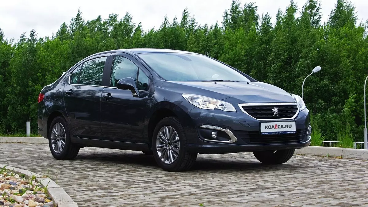 Mida prantsuse keel on hea: testisõit uuendatud Peugeot 408 23453_27