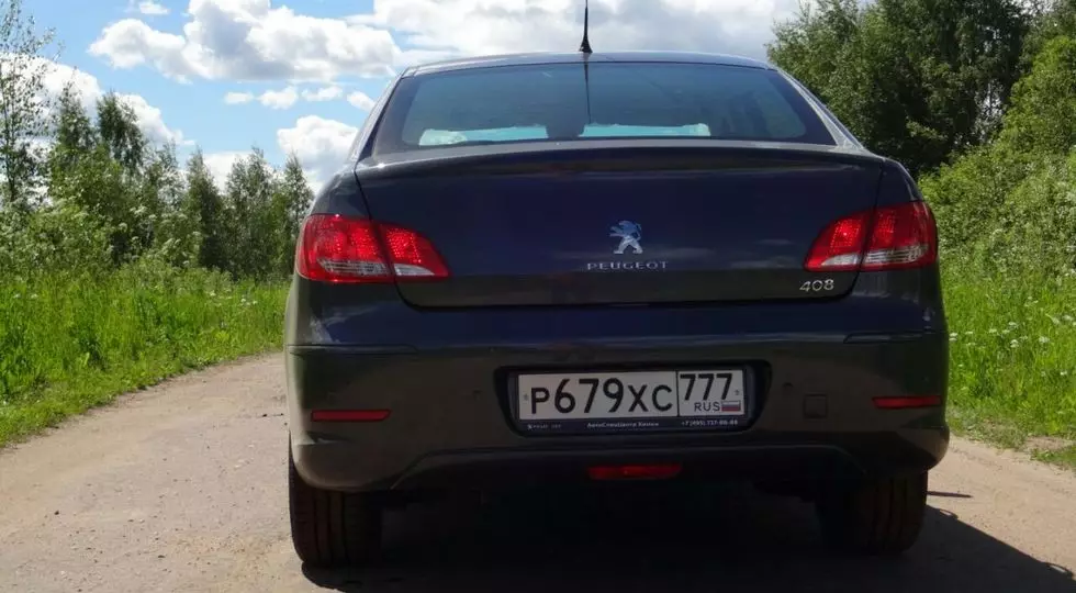 Актуализирано Peugeot 408 за Русия: 