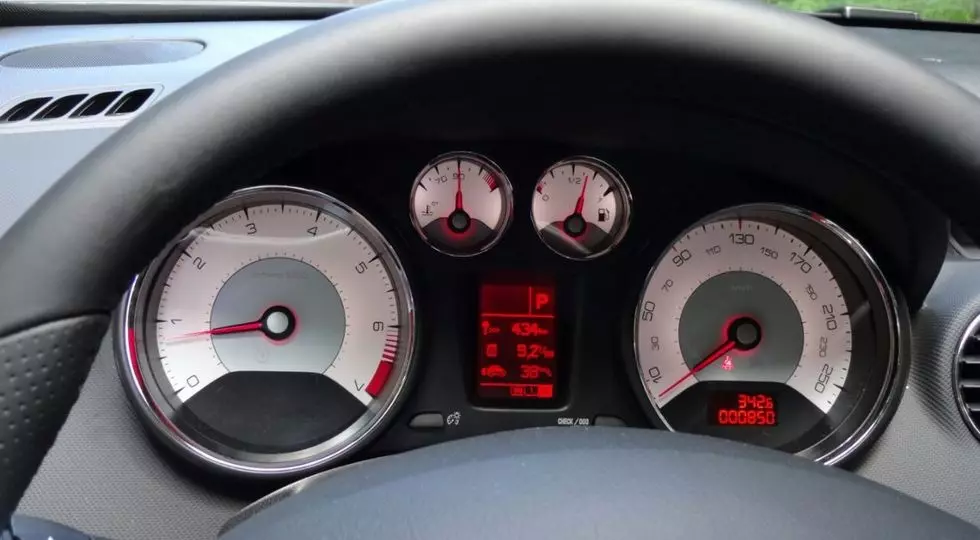 Ažurirano Peugeot 408 za Rusiju: ​​