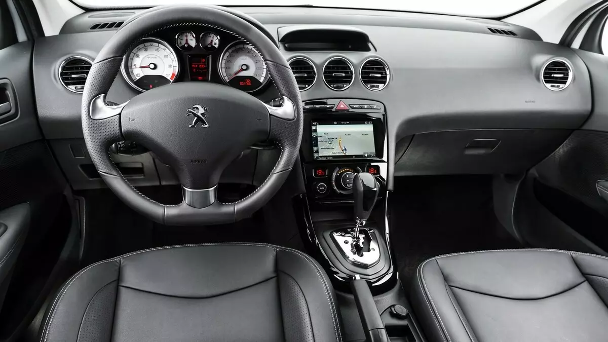 Përditësuar Peugeot 408 hyn në tregun rus 23456_6