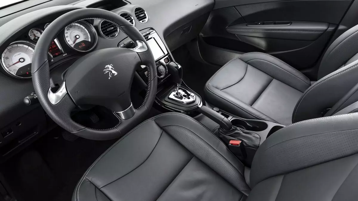 Ažurirano Peugeot 408 ulazi u rusko tržište 23456_7