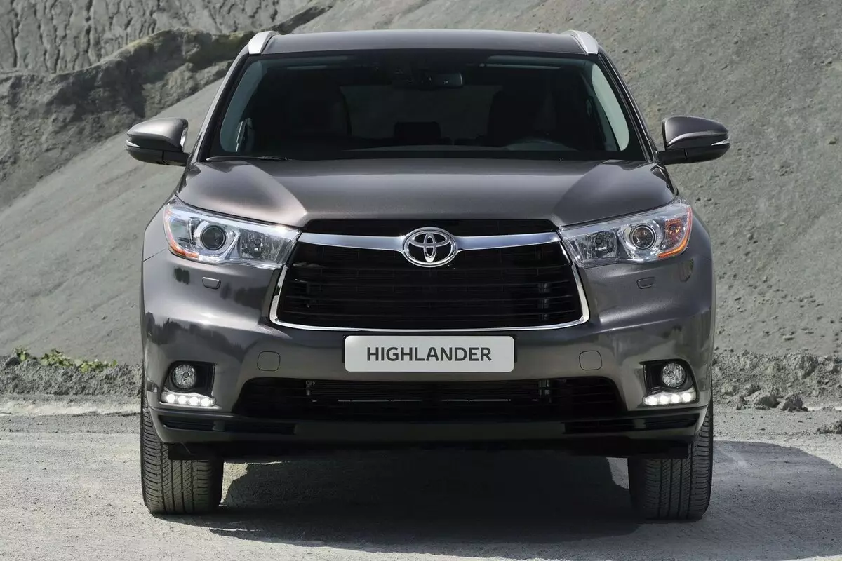 TOYOTA HIGHLANDER III (U50): Mga pros at kahinaan, mga review ng may-ari 23480_4