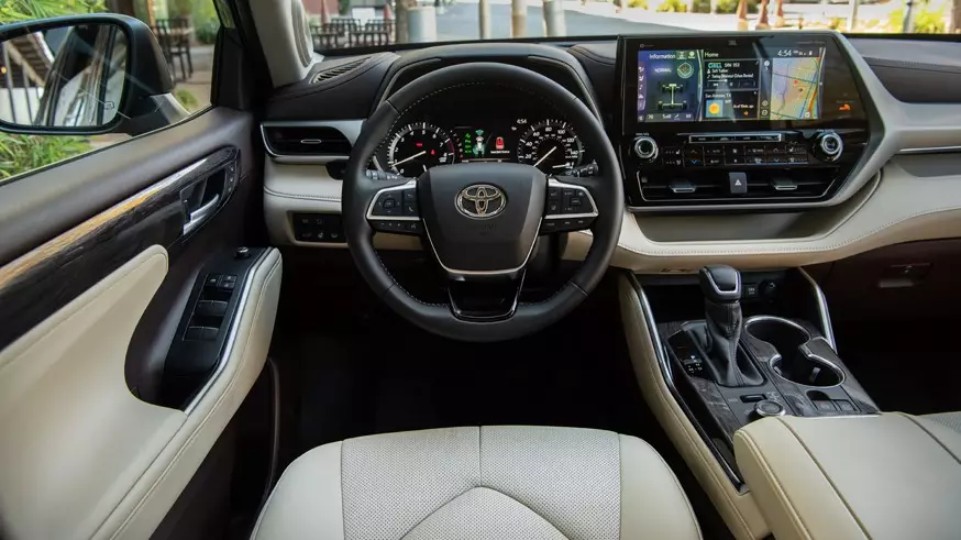 Toyota Highlander noua generație pentru Federația Rusă: numai cu patru roți și șapte locuri în cabină 23481_5