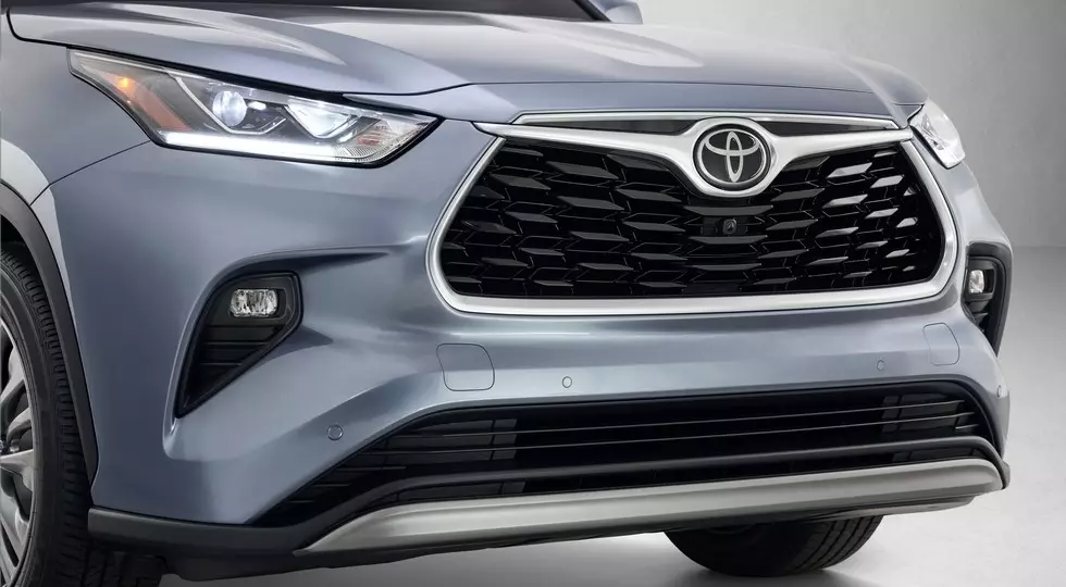 Toyota Highlander s'est déplacé vers une nouvelle plate-forme, cultivée et a perdu le moteur de base 23483_5