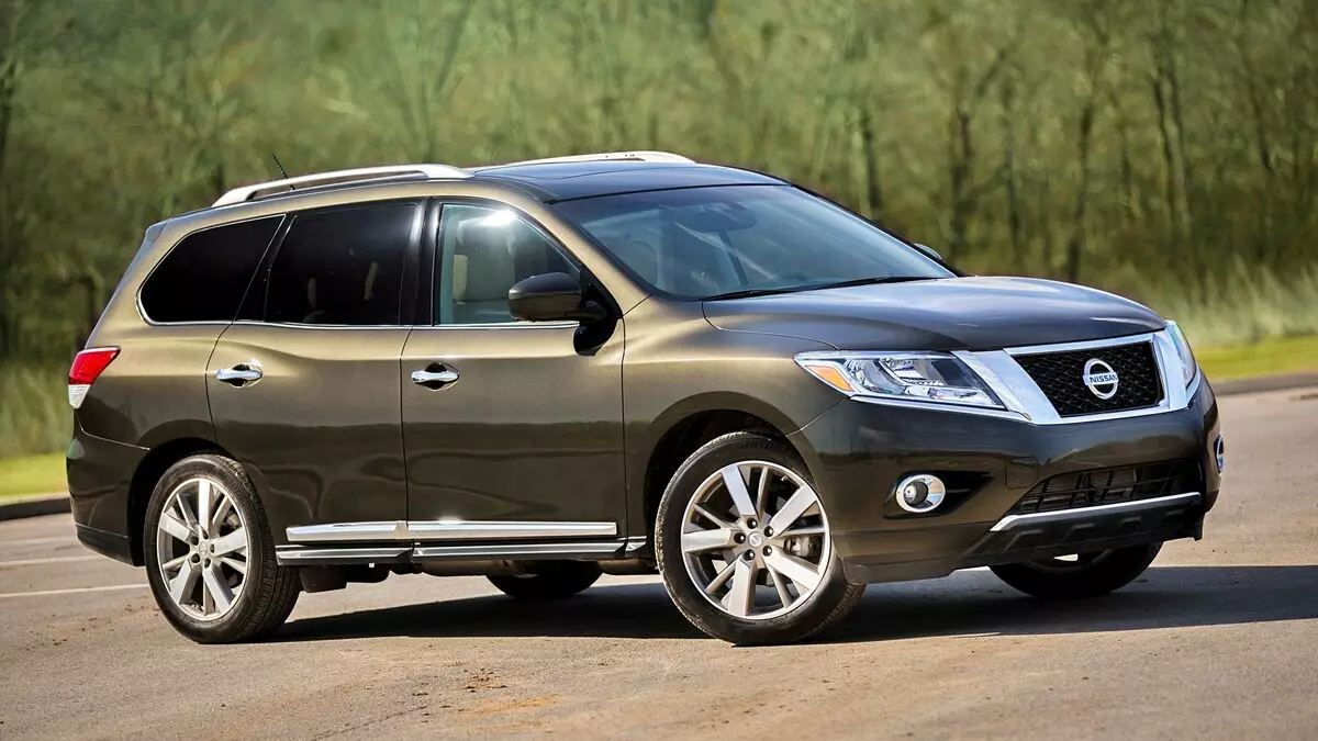 Feedback handia Nissan Pathfinder: botere galera eta istripua izateko arriskua 