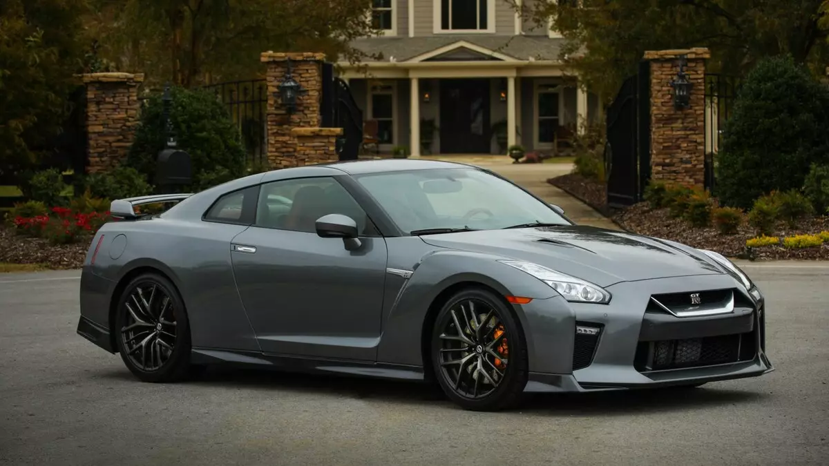 Nissan GT-R მნიშვნელოვნად იაფია 23597_2