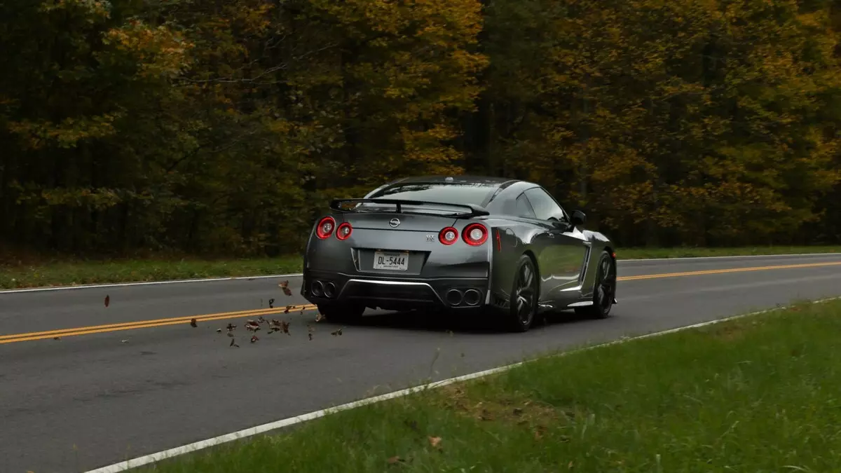 Nissan GT-R ລາຄາຖືກກວ່າ 23597_7