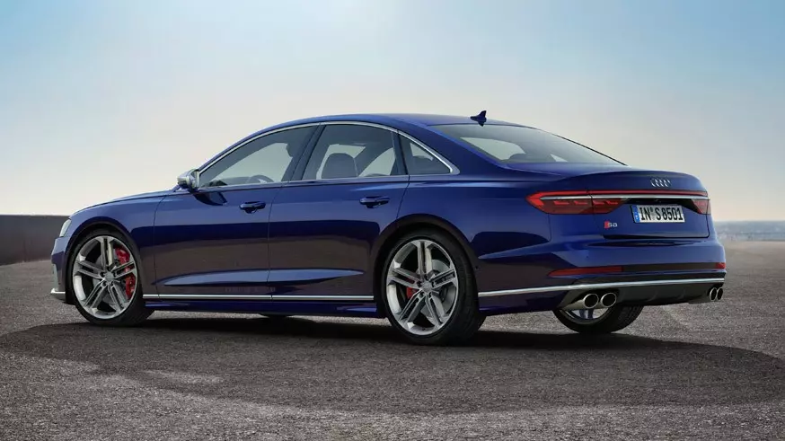 Ọhụrụ Audi S8: Len'ne ụdị na 3.8 sekọnd ka 