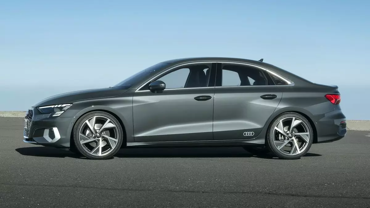 Nuova Audi A3 con il corpo di Sedan: lungo e ancora più lungo 23639_14