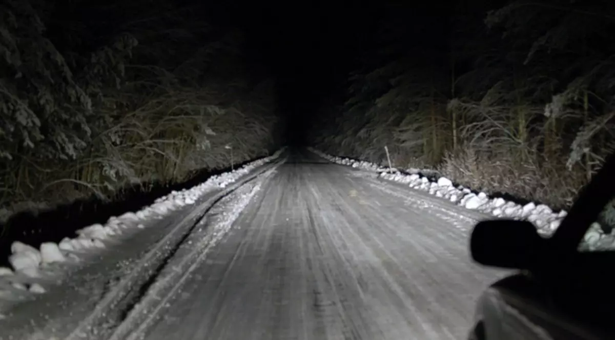 2005_Winter_Road_full_beam.jpg.