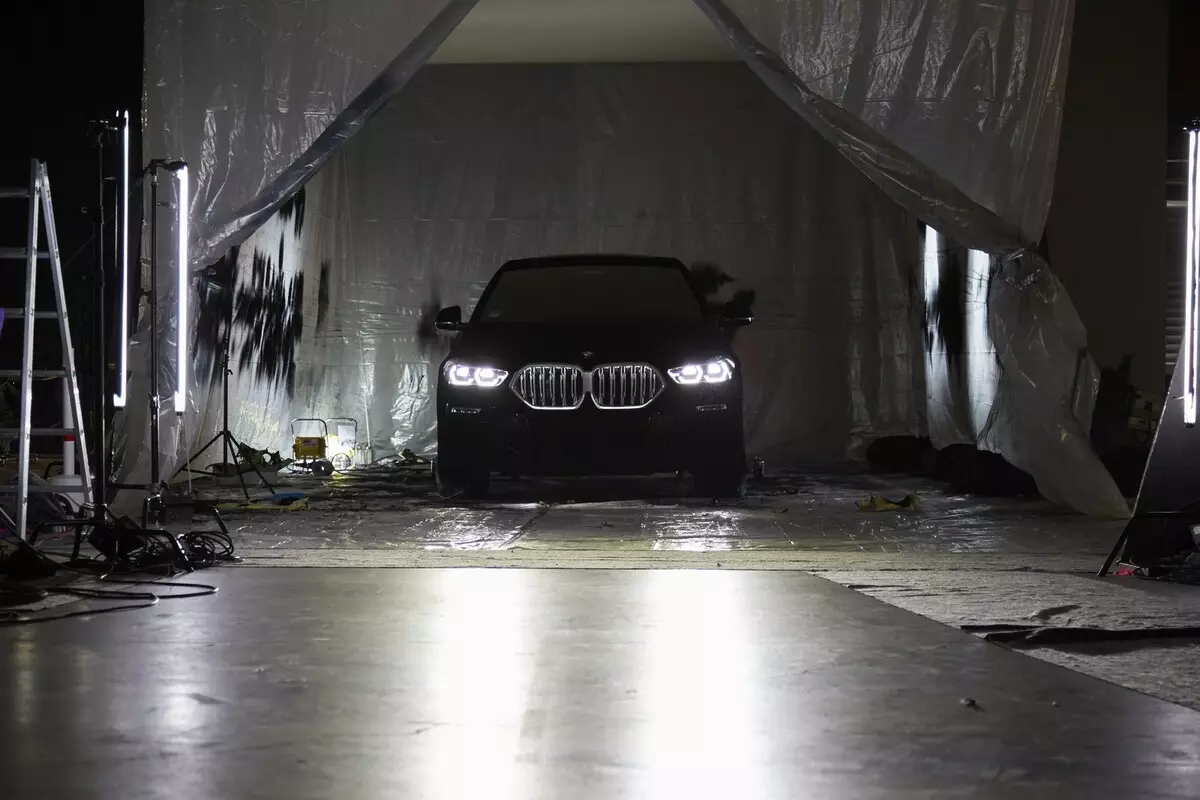 Блоссон түнү: Жаңы BMW X6 Сиңерге сиңирүүчү түс менен сырдалган 23705_7