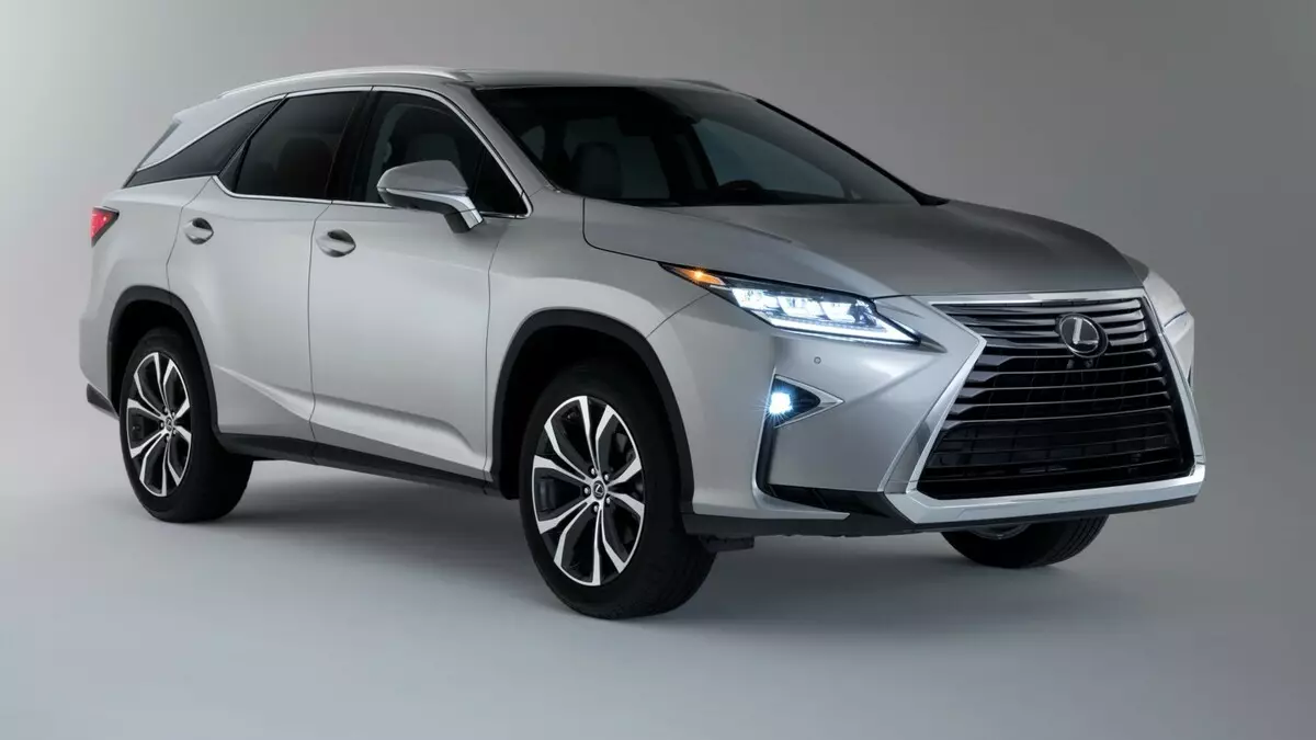 Lexus na-akwado maka ire ure RX na Russia. Ọnụ ahịa ndị ama ama 23747_1