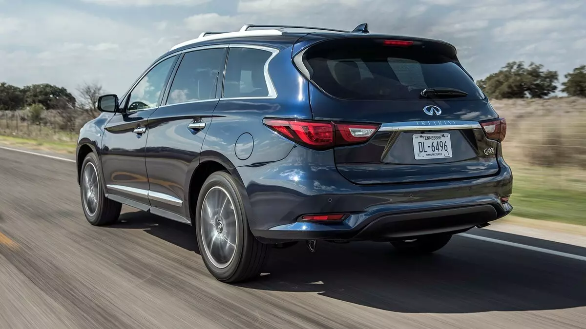 સુધારાશે infiniti QX60 રશિયન બજારમાં દાખલ થાય છે 23778_2