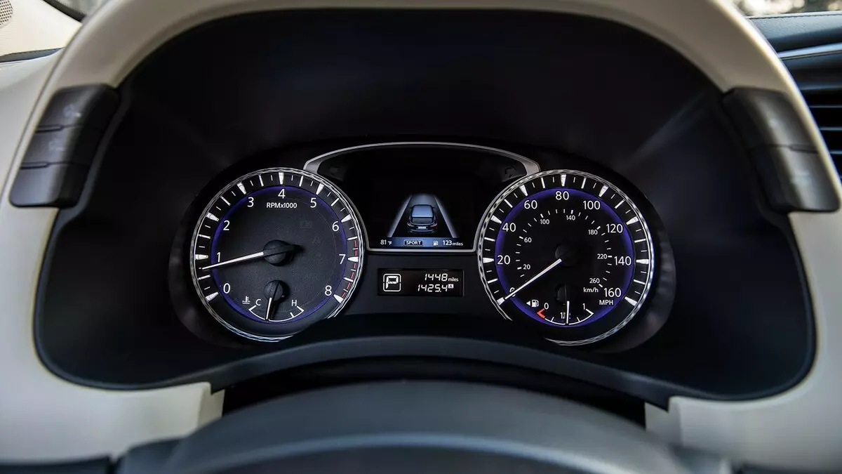 સુધારાશે infiniti QX60 રશિયન બજારમાં દાખલ થાય છે 23778_4