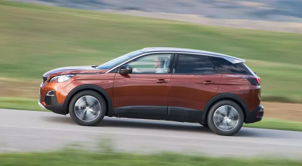 I prezzi del rublo della nuova generazione Peugeot 3008 sono annunciati i prezzi del crossover. 23792_8