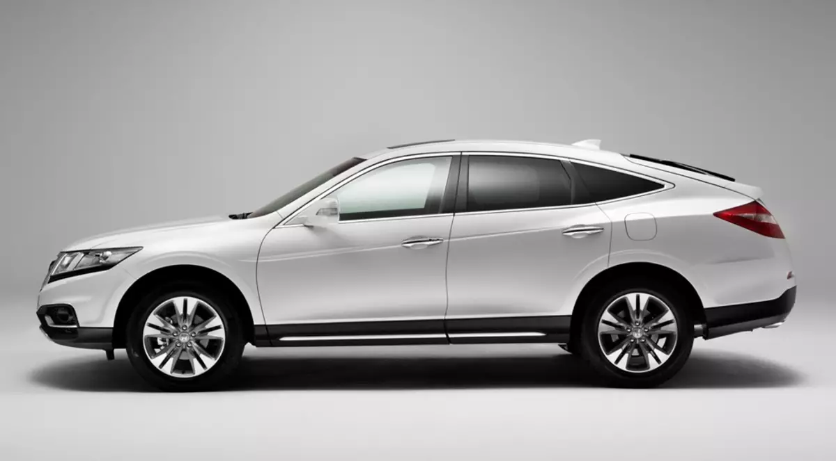 Honda-k errusiar deskontuak eskaintzen dizkie Crosstour erosterakoan 23842_2