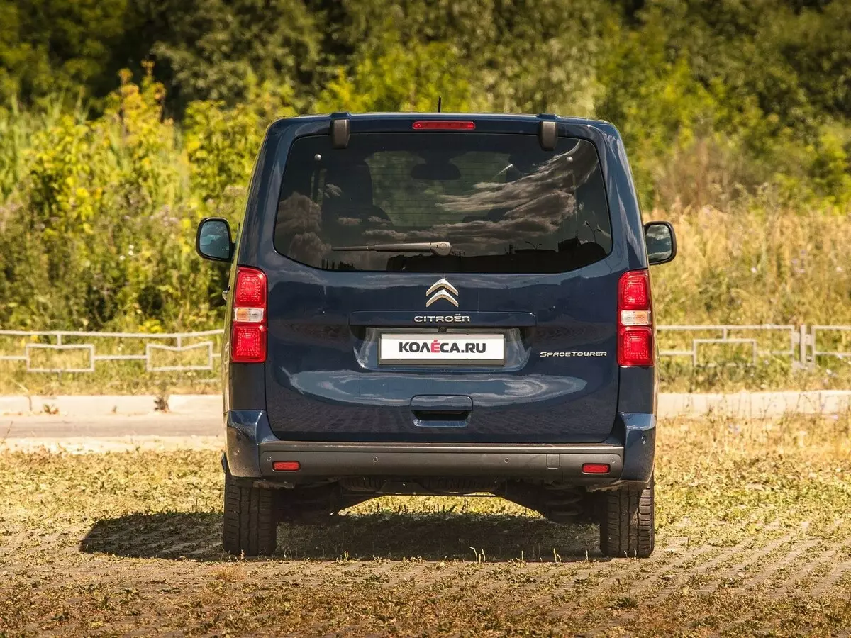 Citroen SpaceTourer în spatele