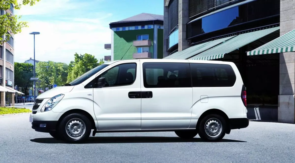 Ažurirano Minivan Hyundai H-1 stigao je u Rusiju 23898_2