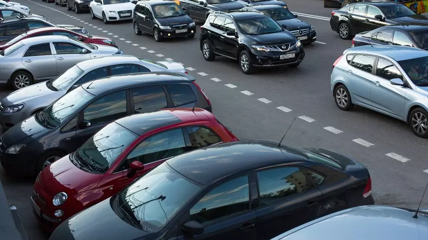 Οι αρχές αρνήθηκαν: η αγορά αυτοκινήτων χωρίς γκαράζ δεν θα απαγορευτεί 23905_3