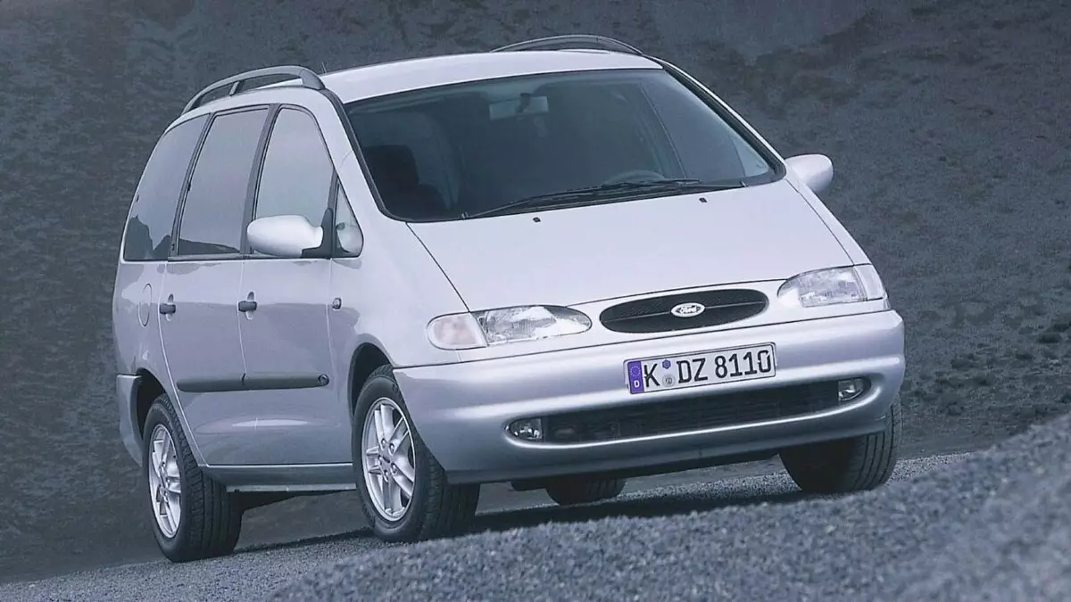 Hvilken bil er tilgængelig for 250 tusind rubler: D-klasse, minivan og SUV 23917_12