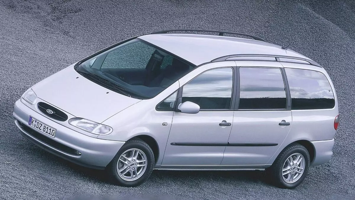 Vilken bil är tillgänglig för 250 tusen rubel: D-klass, Minivan och SUV 23917_14