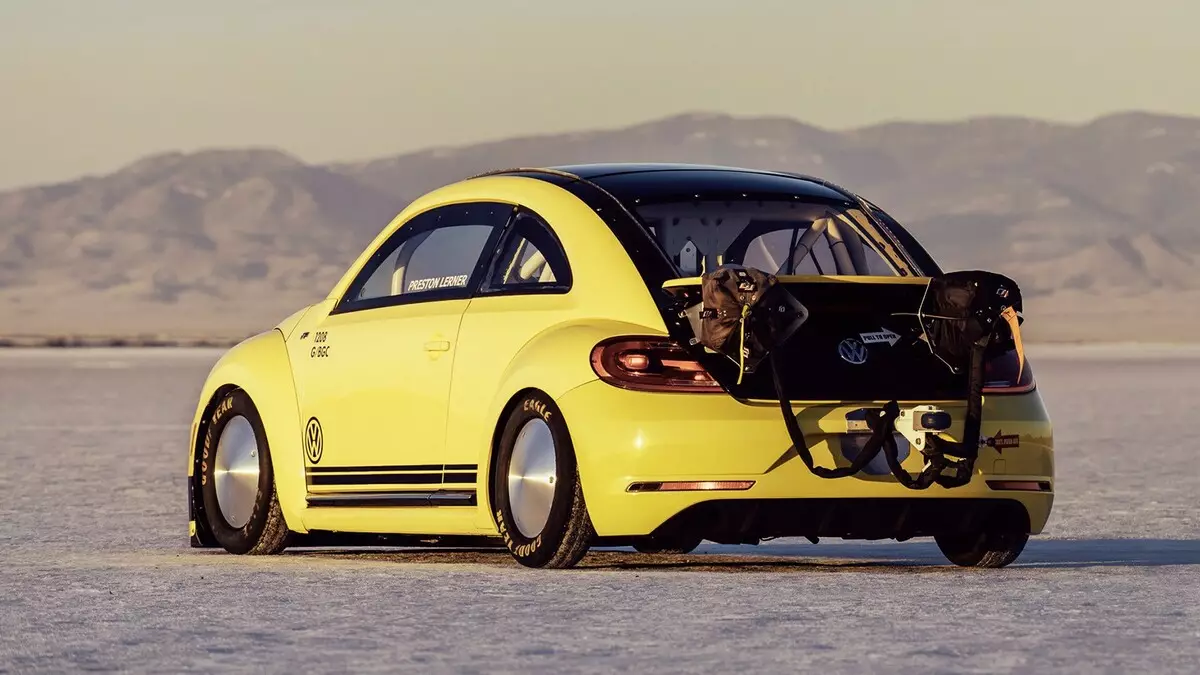 Το Beetle Volkswagen έχασε στο Bonneville κατά την ταχύτητα εγγραφής 23950_4