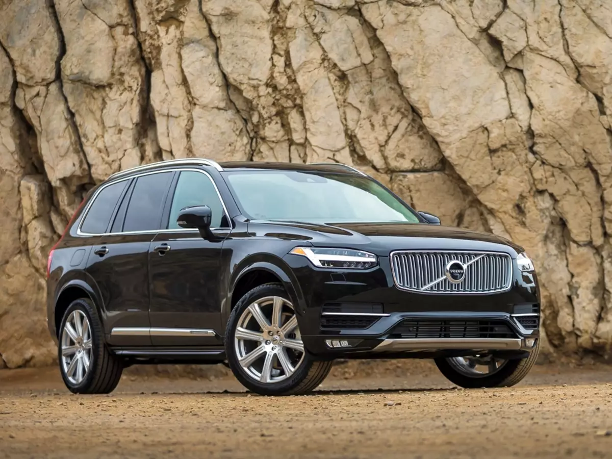 Volvo_xc90_t6_awd_first_fin_edition_13.jpeg