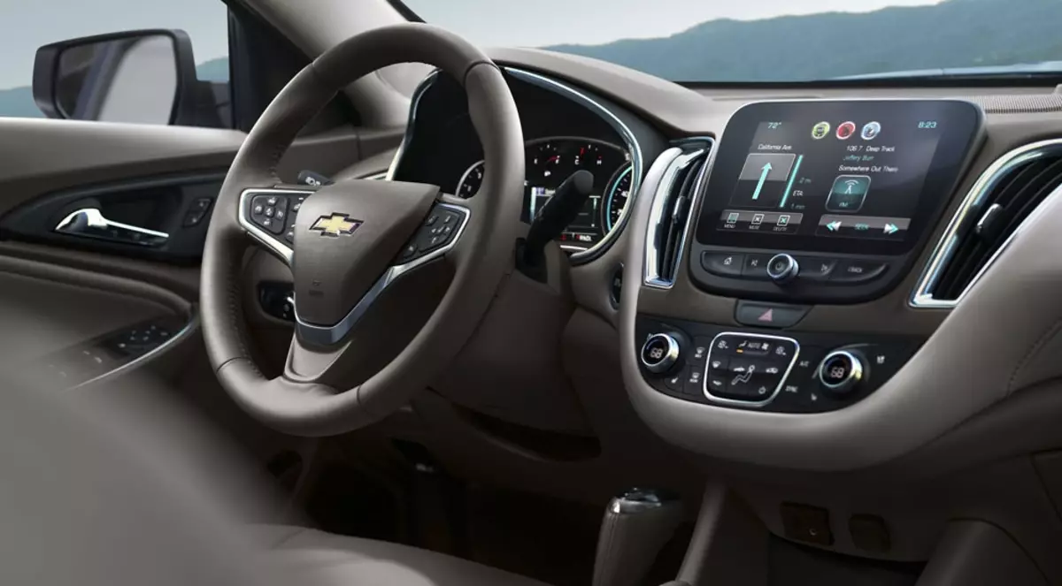 Նոր Chevrolet Malibu- ն մրցակիցներին հարվածում է գնի եւ դասի 23980_5