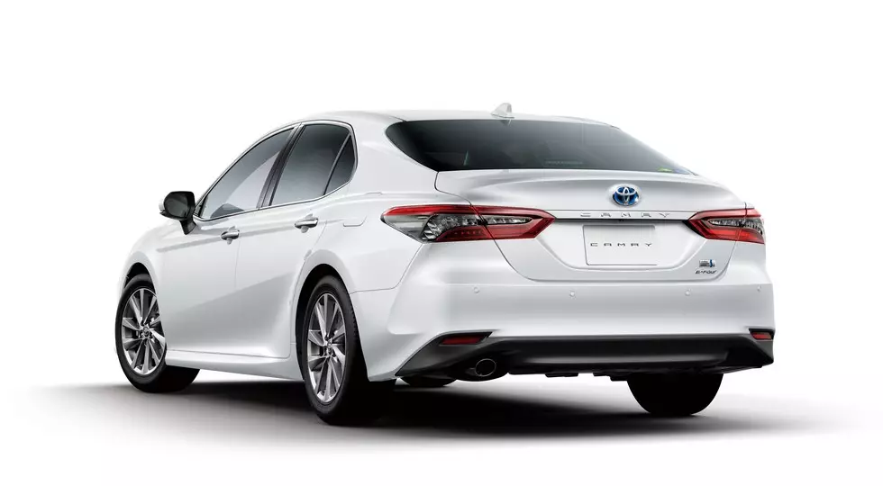 A na-emelite camry sedan na-amalite na Japan, ọ bụghị naanị n'okpuru ika Toyota 24016_2