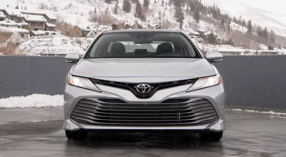 Toyota шинэчлэгдсэн Camry: аюулгүй, 