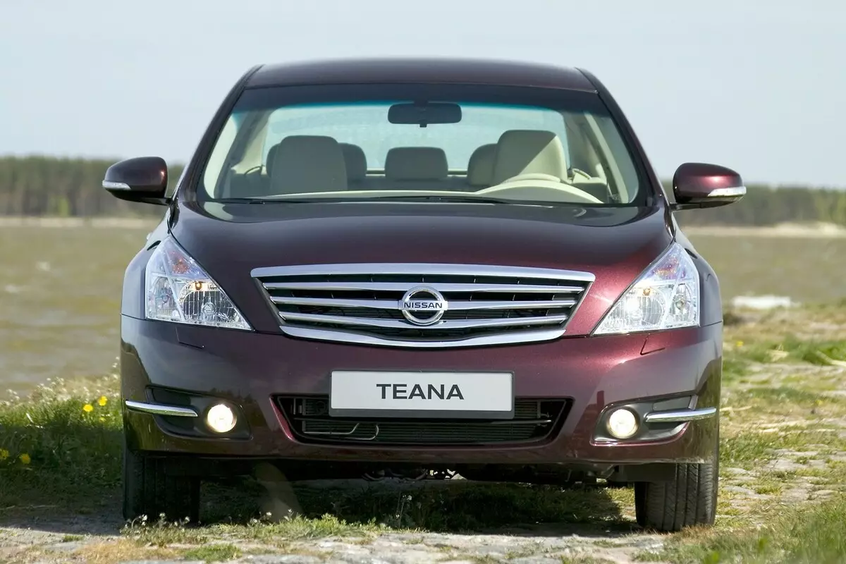 ဓာတ်ပုံတွင် Nissan Teana (J32) '2008-11