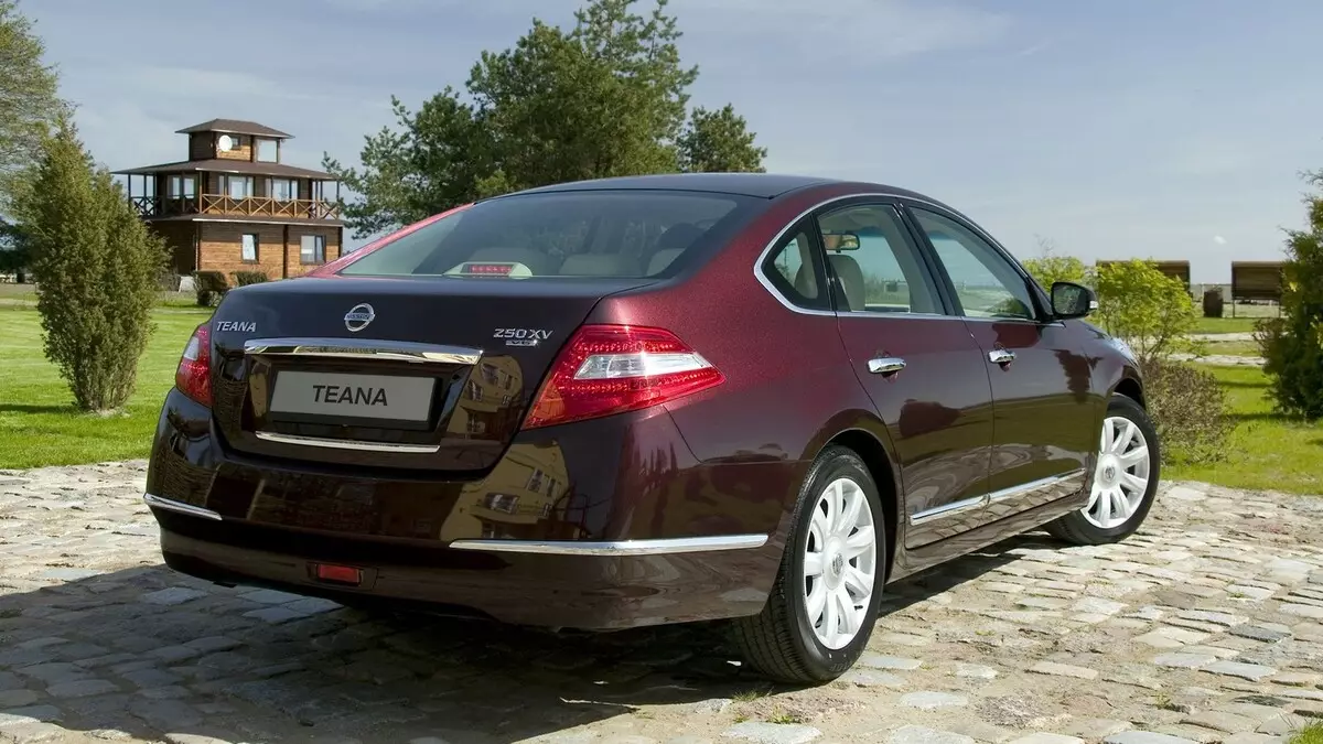 ဓာတ်ပုံတွင် Nissan Teana (J32) '2008-11